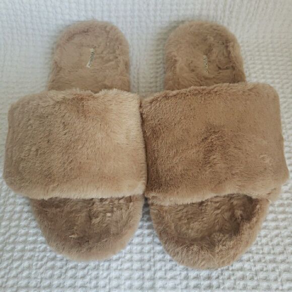Vionic | Shoes | Vionic Beige Faux Fur Adjustable Dream Supportive ...